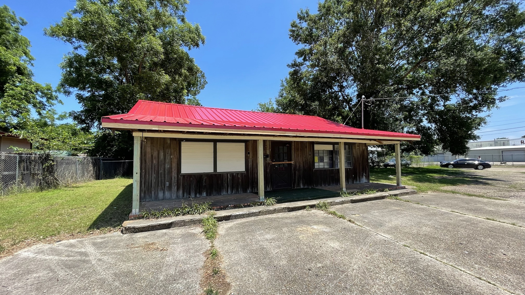 INVESTIGATION: New Red Metal Roof On Old N. University Building ...