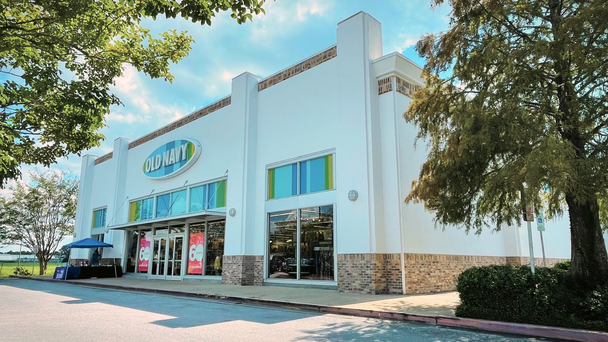 Old Navy To Relocate Lafayette Store To Former Off Broadway Shoes Space ...